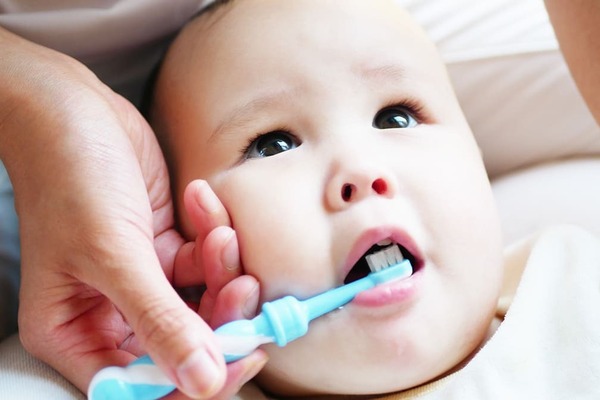 赤ちゃんの歯みがき、嫌がらず慣れてもらえる5つのポイント | OralCare more